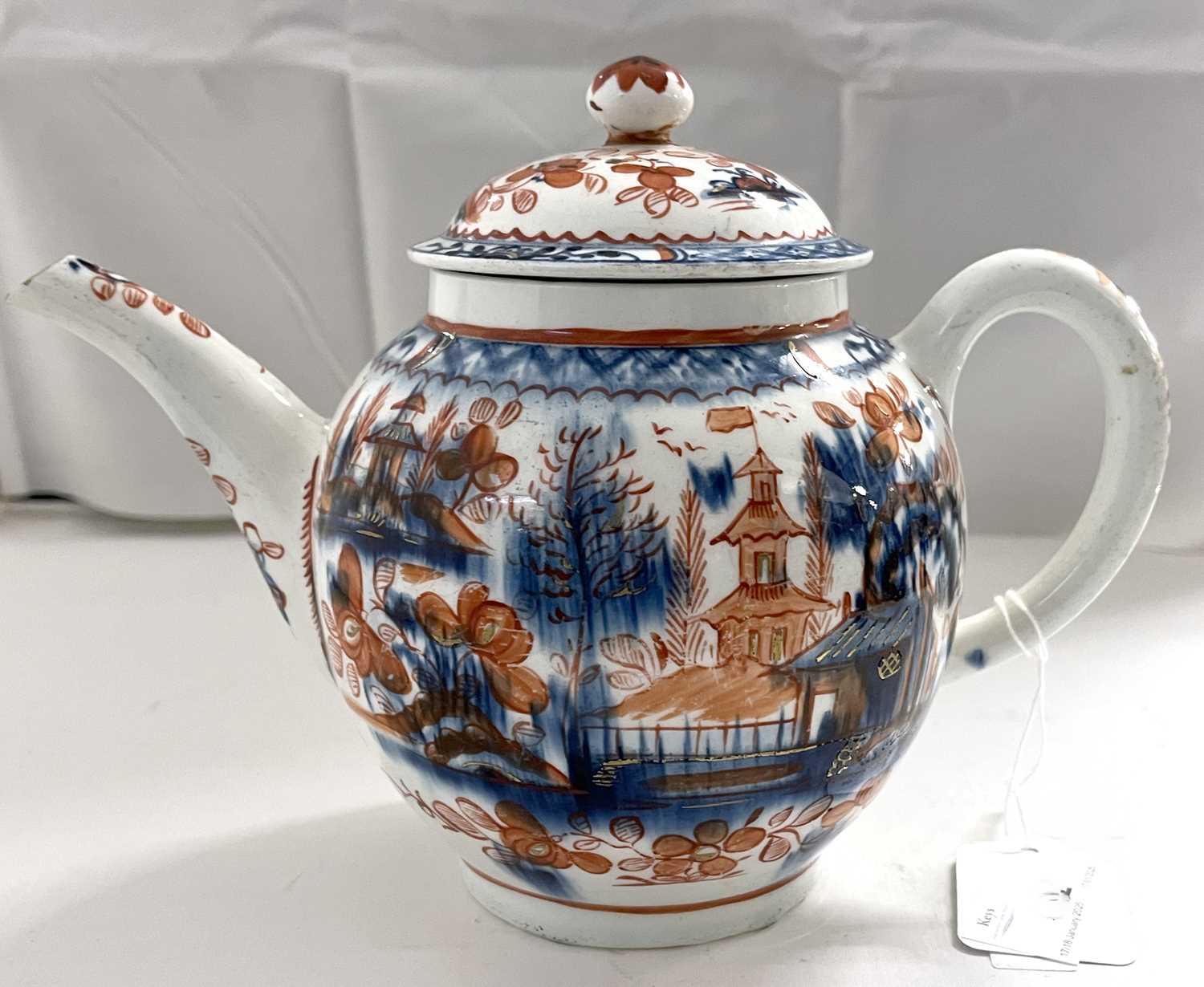 Lot 412 - An 18th Century Lowestoft porcelain teapot