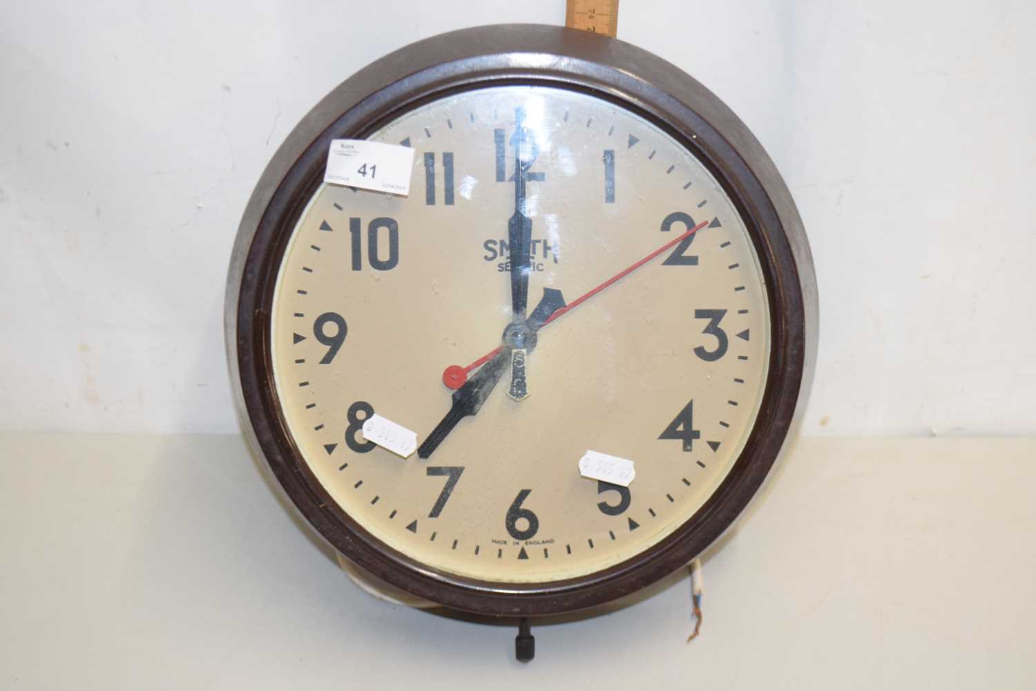 Lot 41 - Vintage Smith bakelite wall clock