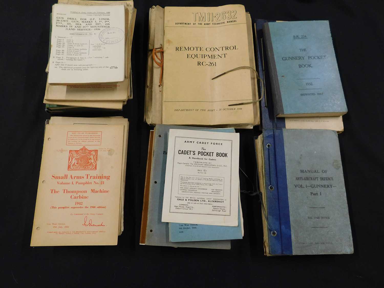 Lot 310 - Box: A good quantity UK Military Issue