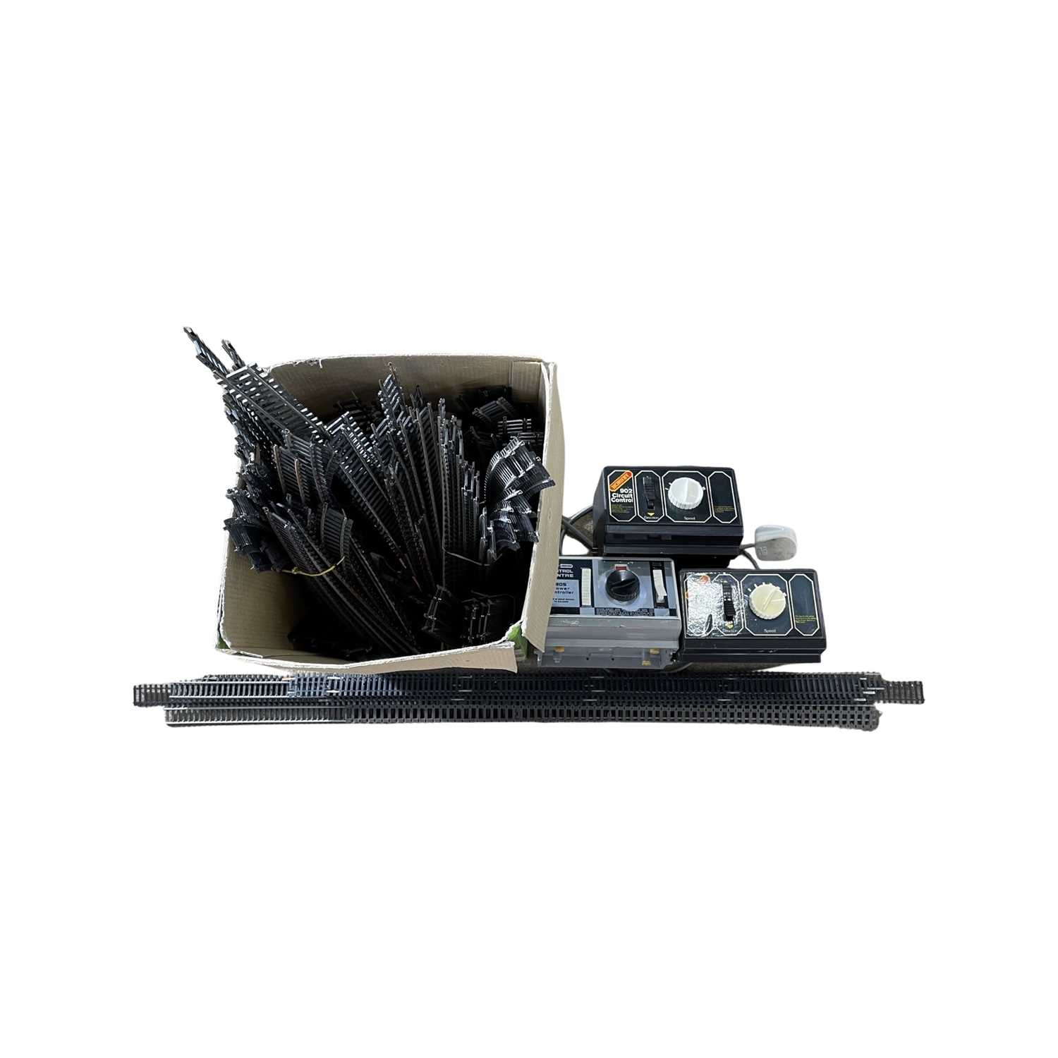 Lot 158 - A large box of 00 gauge railway track and a